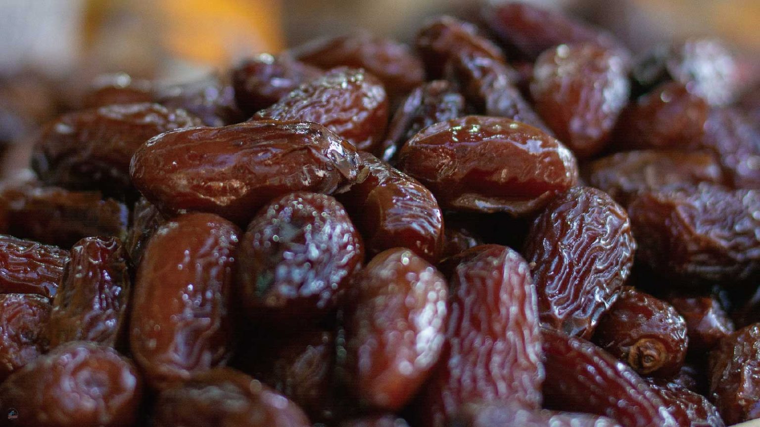 なつめとデーツの違いは？味も栄養も別物！比較表でスッキリ解説 | myancai